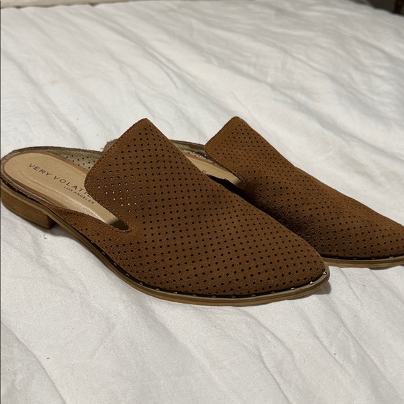 Very Volatile | Shoes | Very Volatile Platform Mulechestnutsize | Poshmark